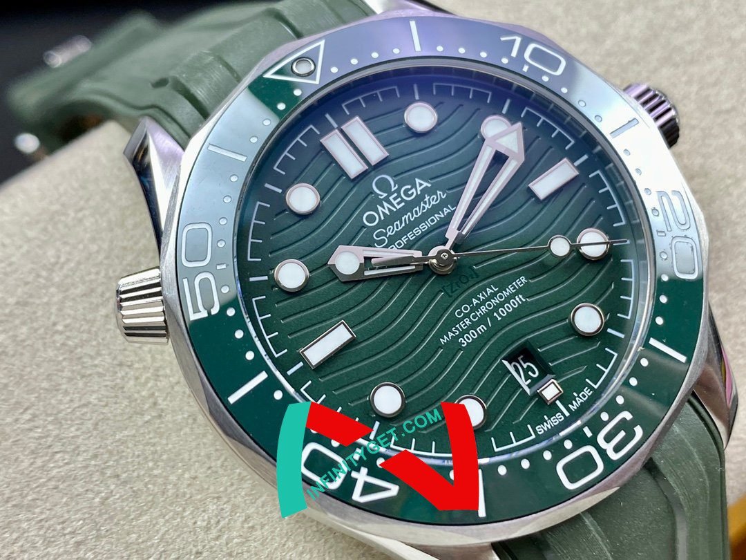 1:1 Superclone-OMEGA Seamaster Diver 300M 42mm (Green Dial Seamaster ...